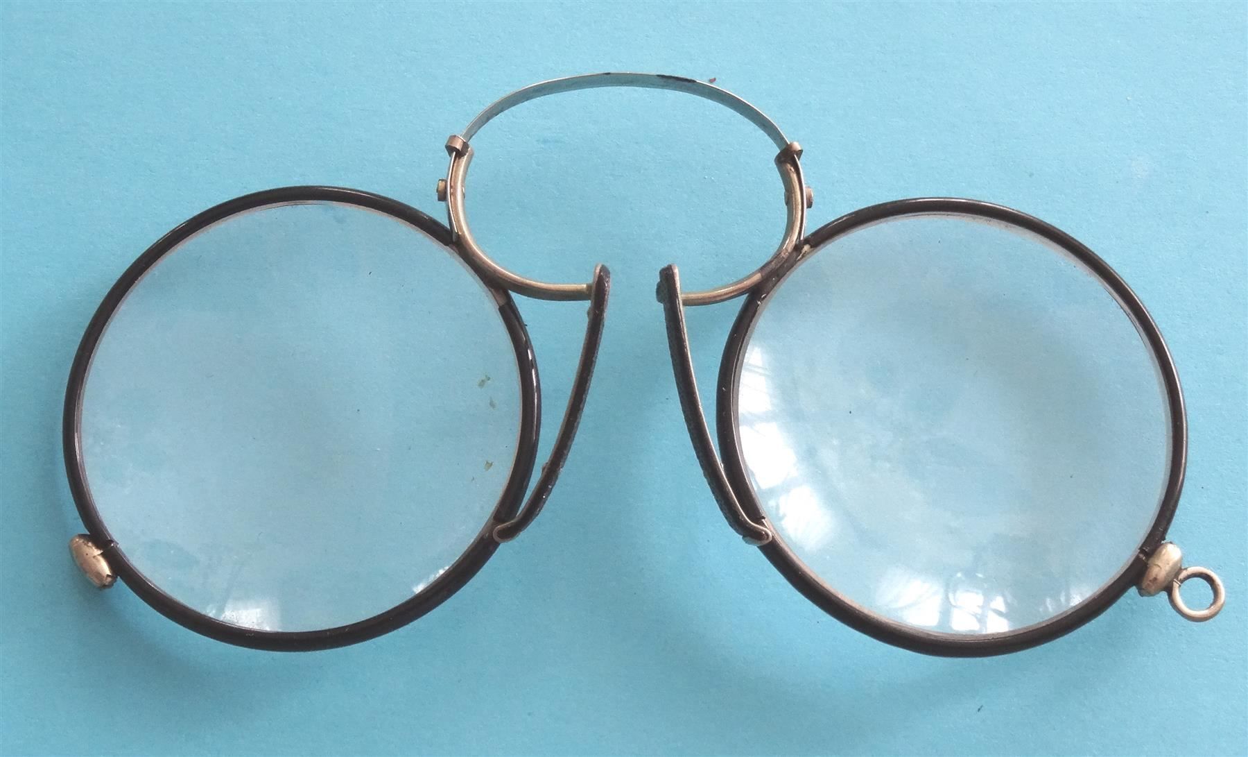 antiker Zwicker (Brille) im Etui kaufen auf Ricardo