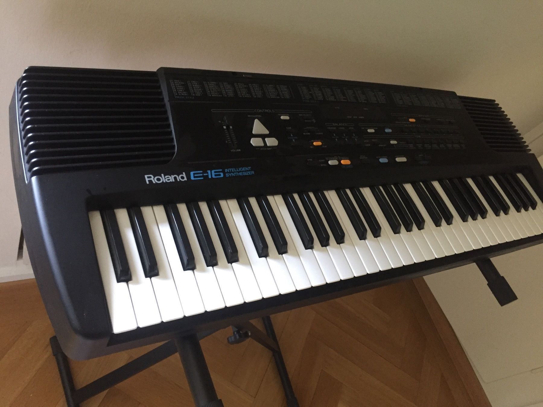 Roland E-16 Intelligent Synthesizer kaufen auf Ricardo