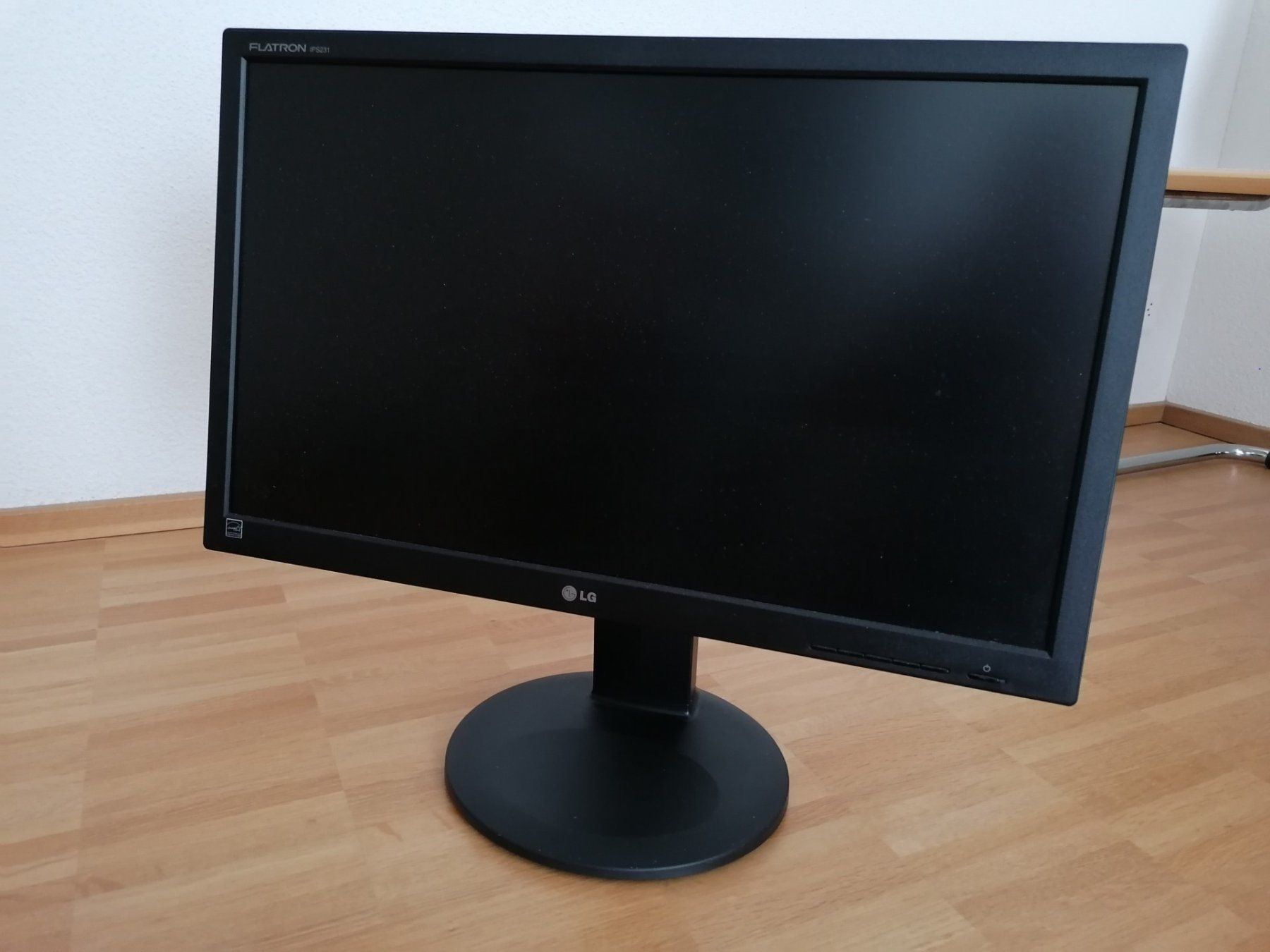 LCD Bildschirm kaufen auf Ricardo