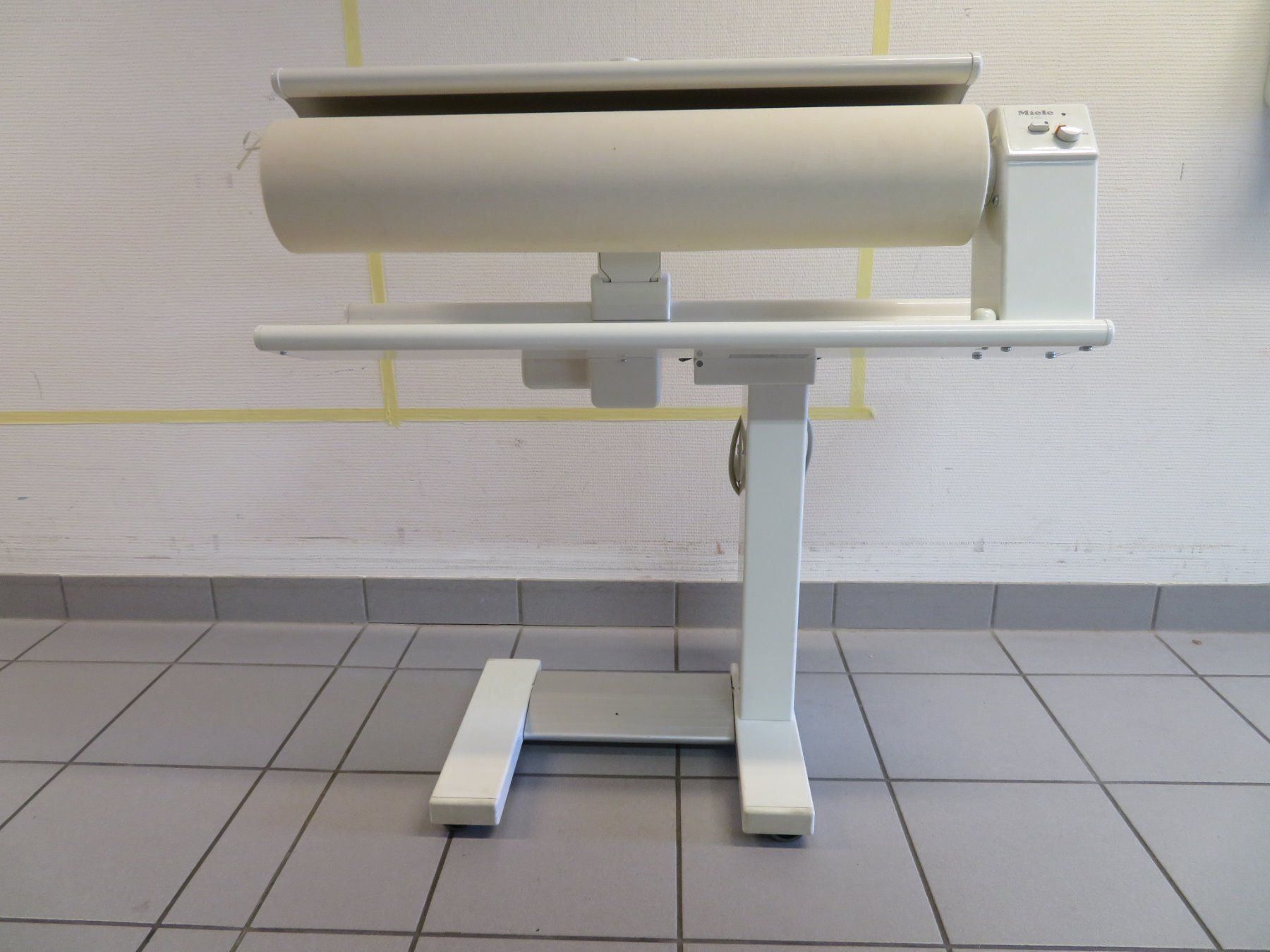 Miele Bügelmaschine B 890 ( Neuwertig) kaufen auf Ricardo