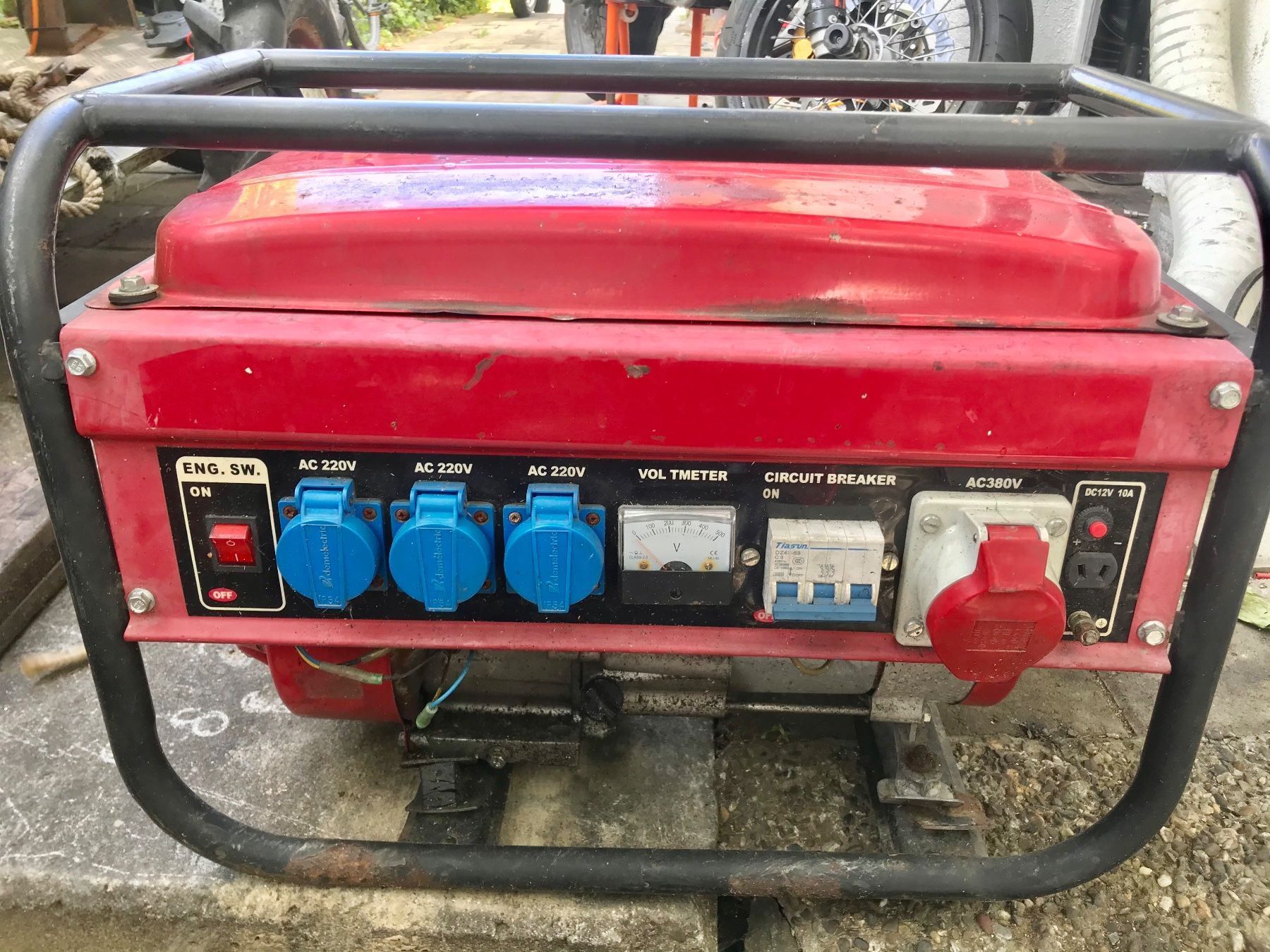 Generator 380 V / 220 V / 12 V defekt kaufen auf Ricardo