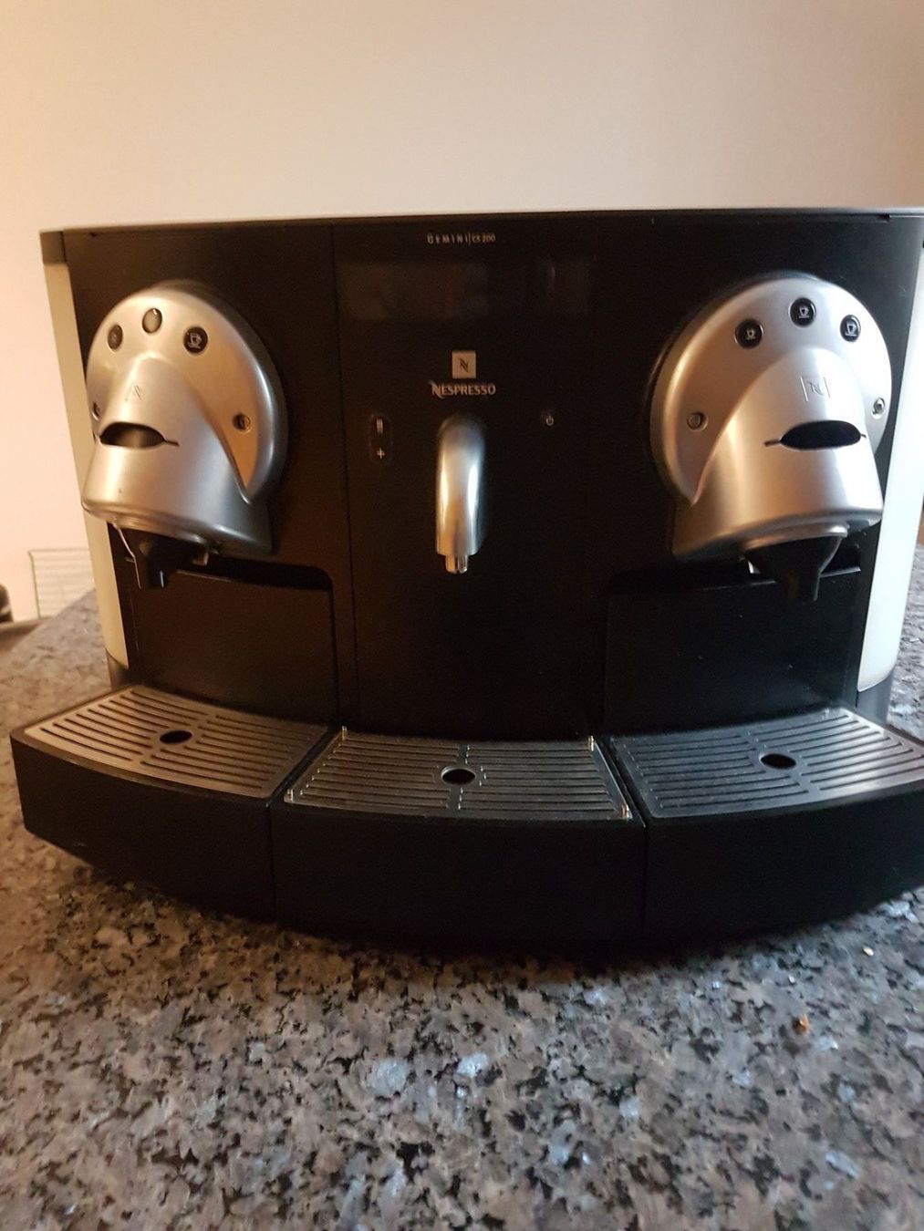 Kaffeemaschine Nespresso Gemini CS200 | Kaufen auf Ricardo