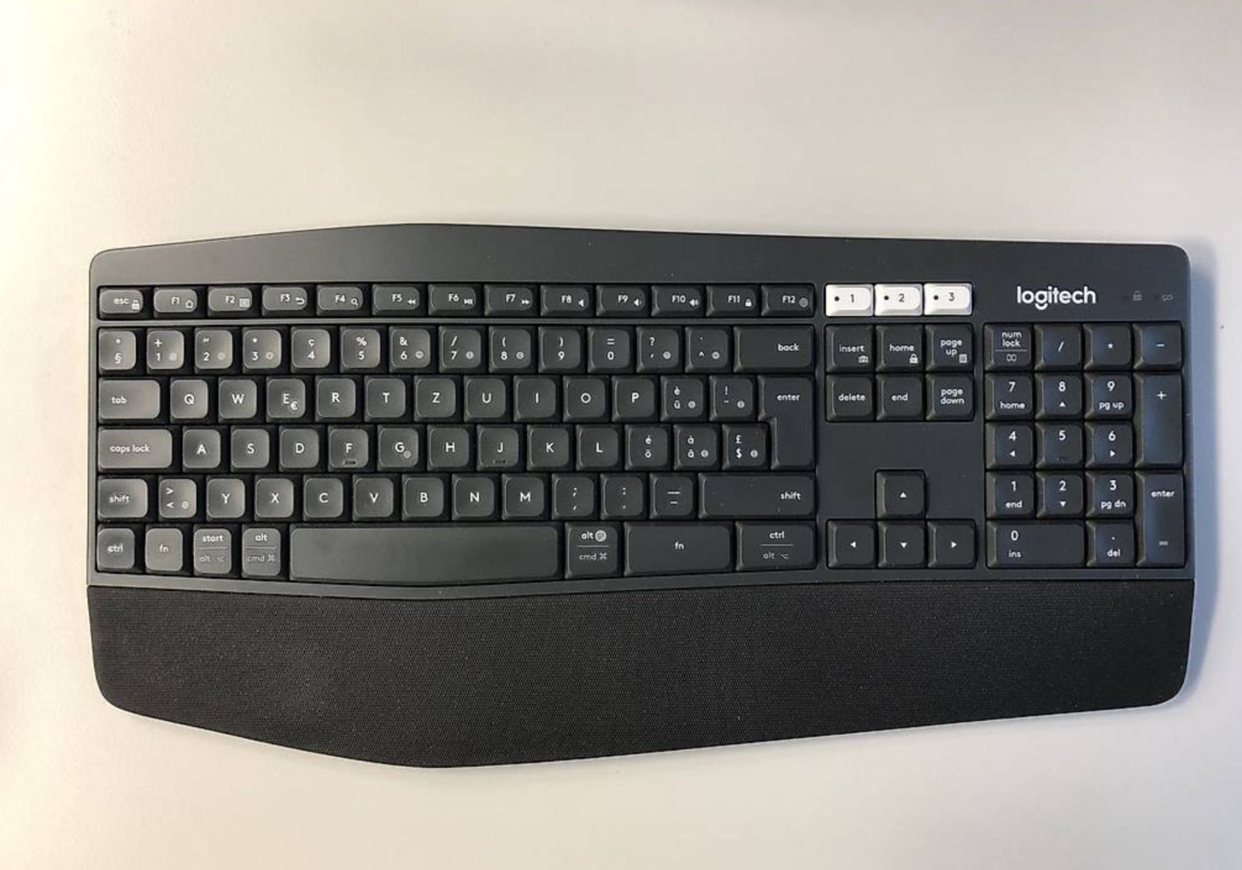 Logitech K850 Bluetooth Testatur / Mouse | Kaufen auf Ricardo